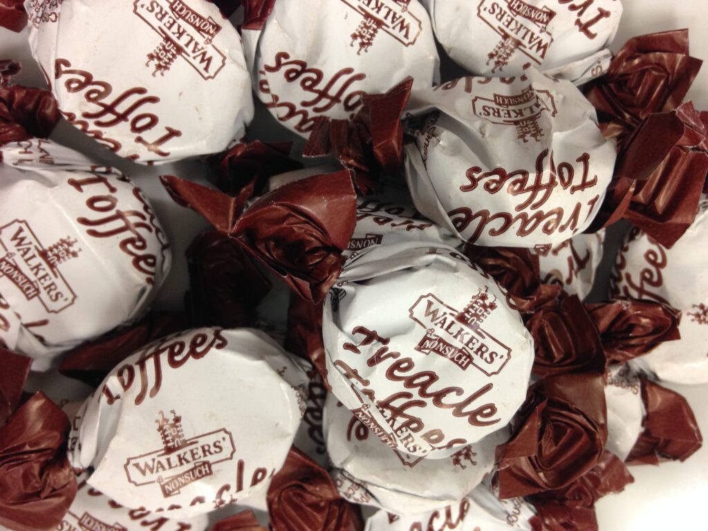 TREACLE TOFFEE 200g - The British Store